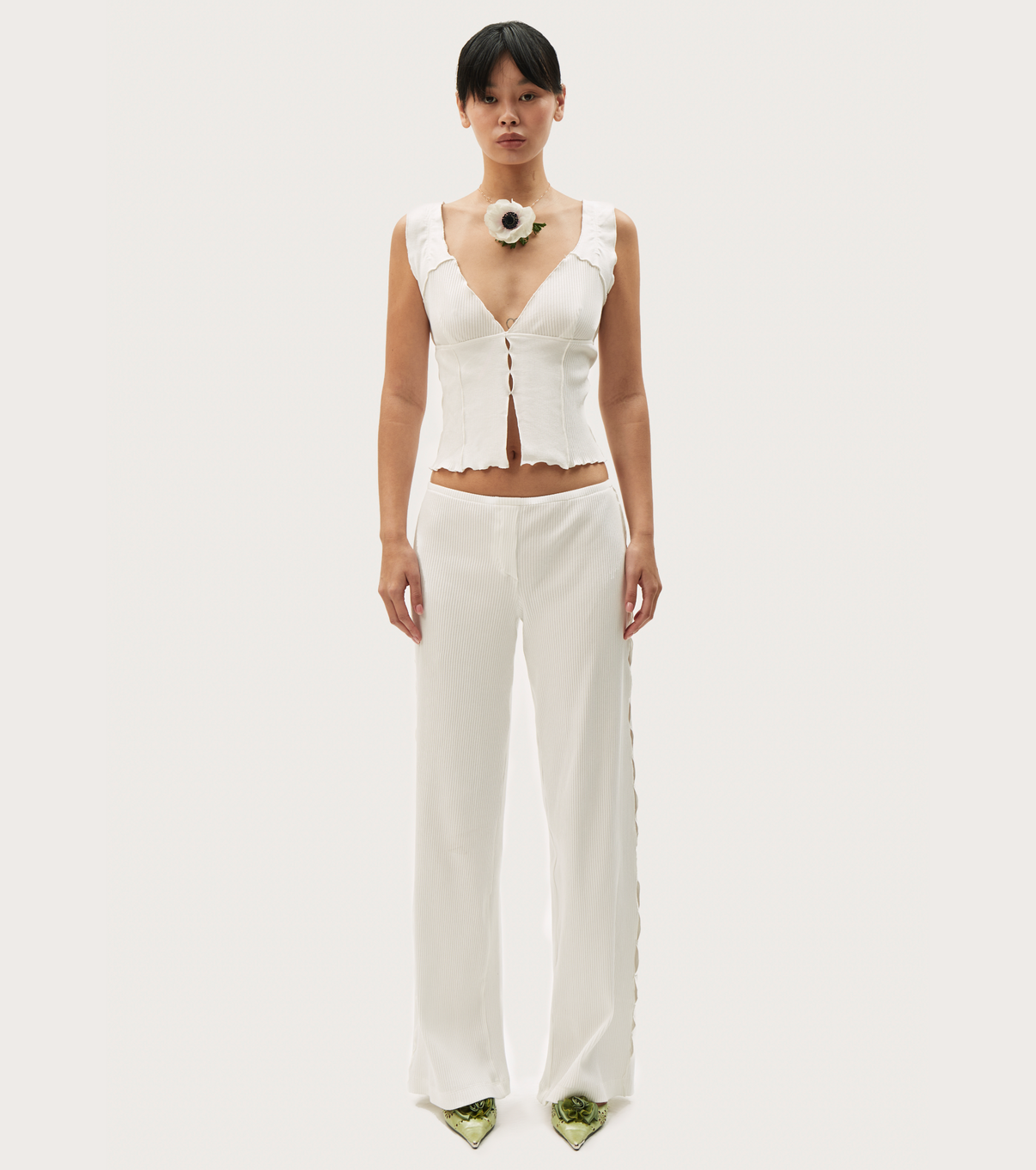 Short Wavy Tank in White – LONDI